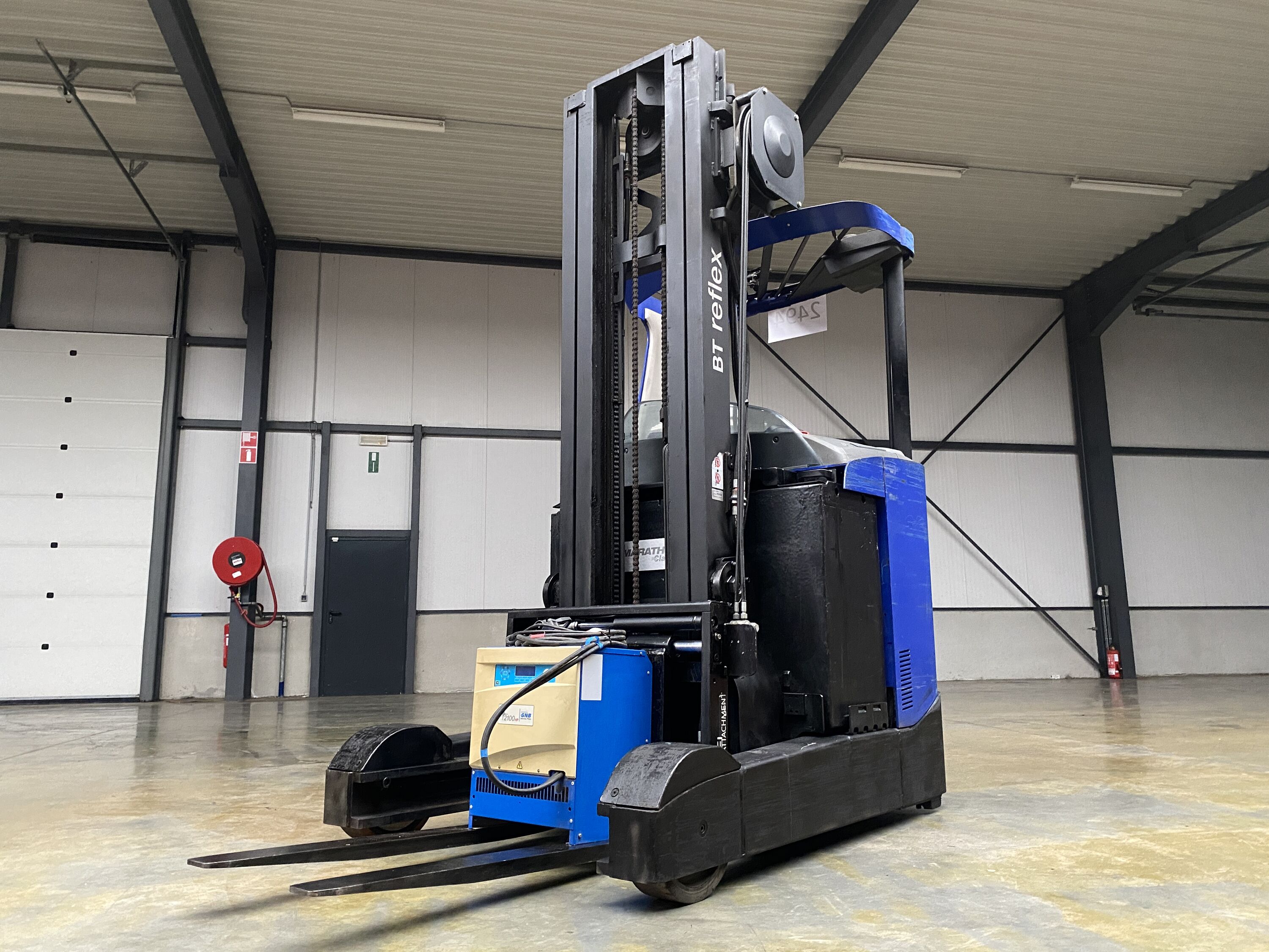 Tweedehands Toyota RRE200 Reachtruck met vorkenspreider Te Koop ...