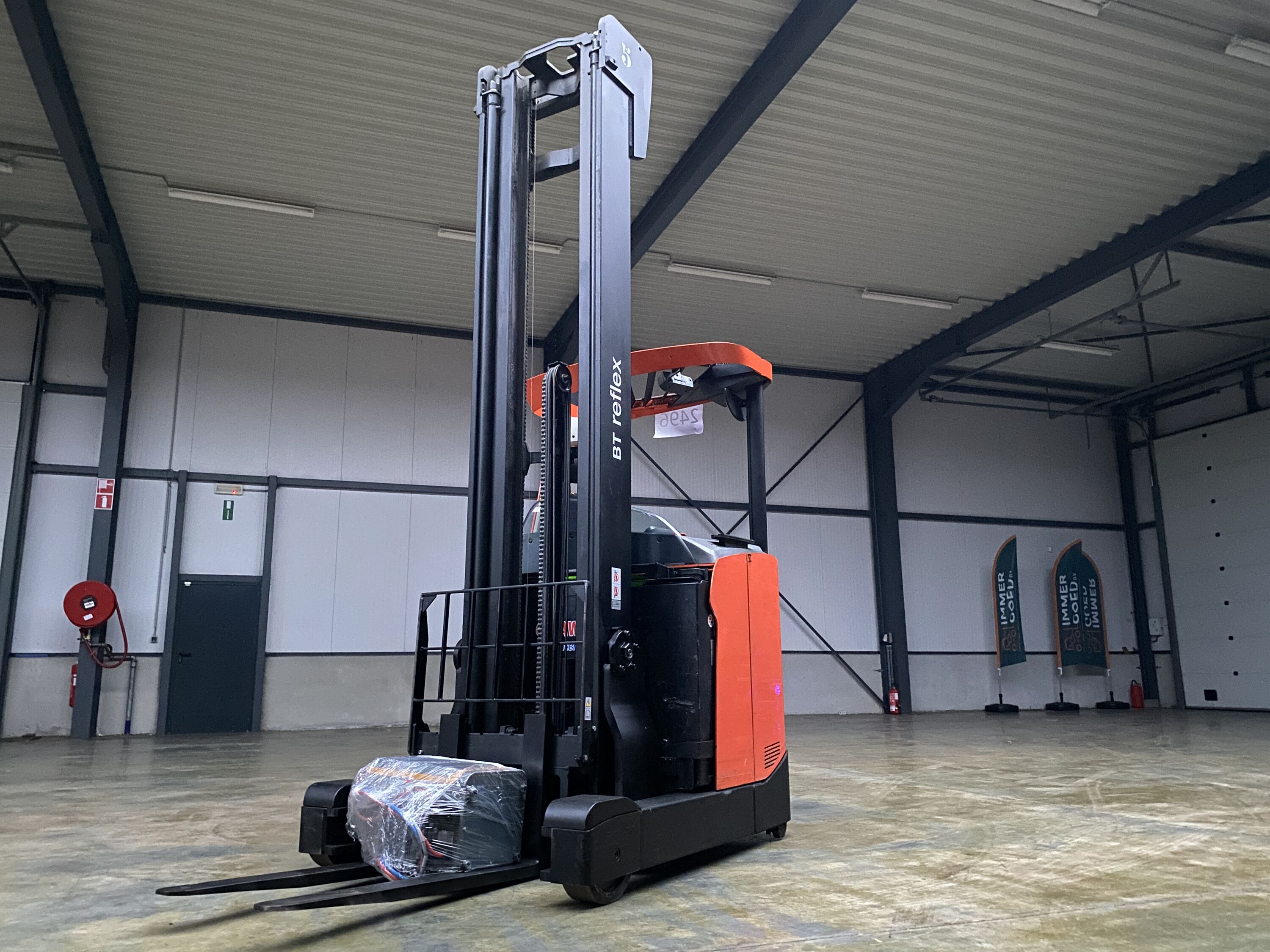 Tweedehands Toyota BT RRE160HE Reachtruck met kantelkabine te koop of ...